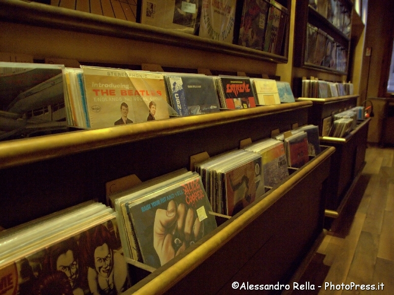 MOVE ON - Italian Pub & Record Store riapre con due grandi novità ...