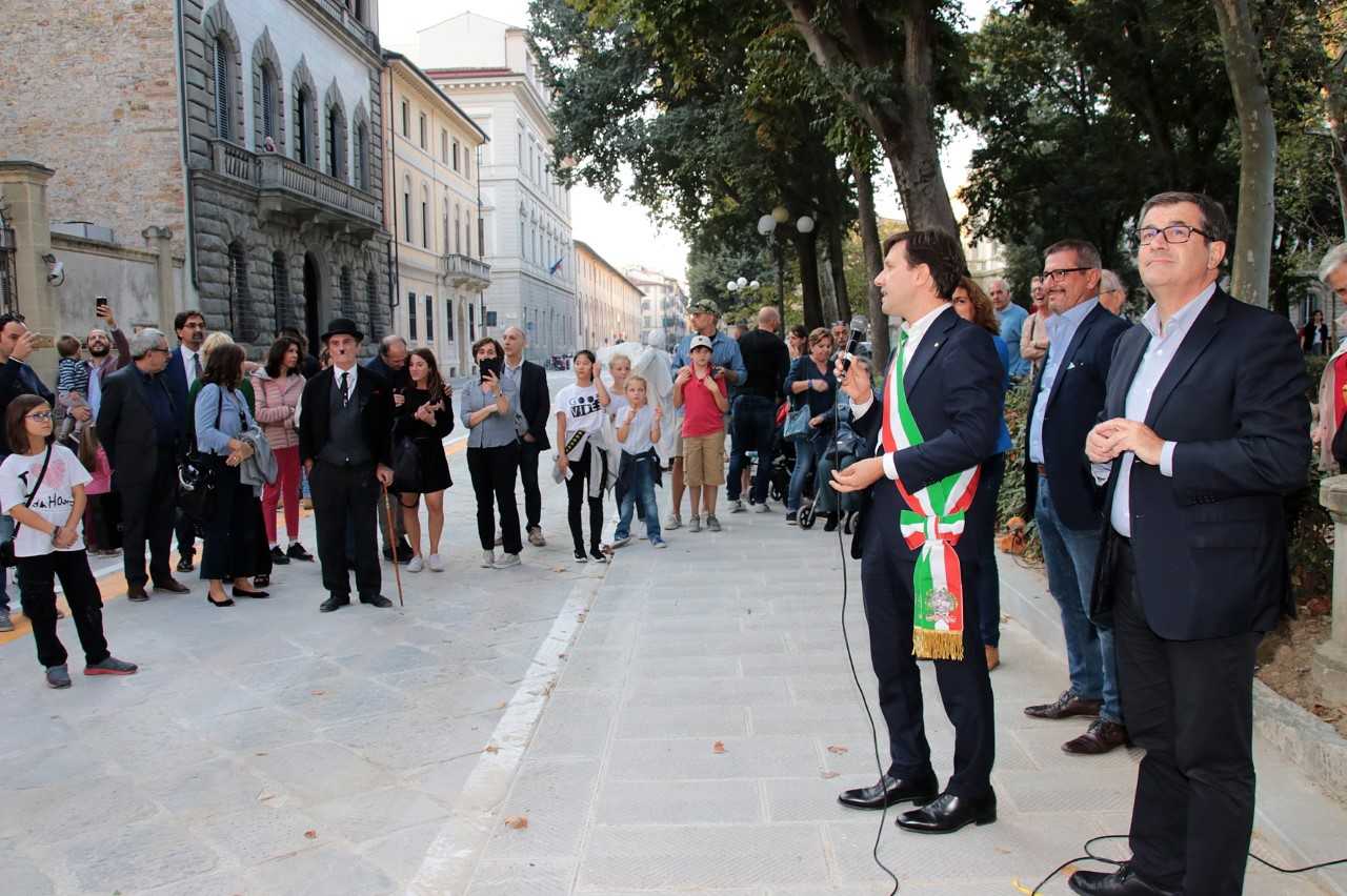 Inaugurata la nuova pavimentazione in piazza d'Azeglio e via della ...