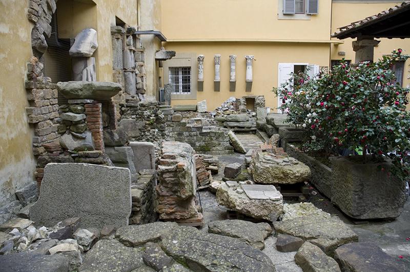 Riapre al pubblico, dopo 50 anni, il ‘Cortile Maggiore dei fiorentini ... Riapre al pubblico, dopo 50 anni, il ‘Cortile Maggiore dei fiorentini ...