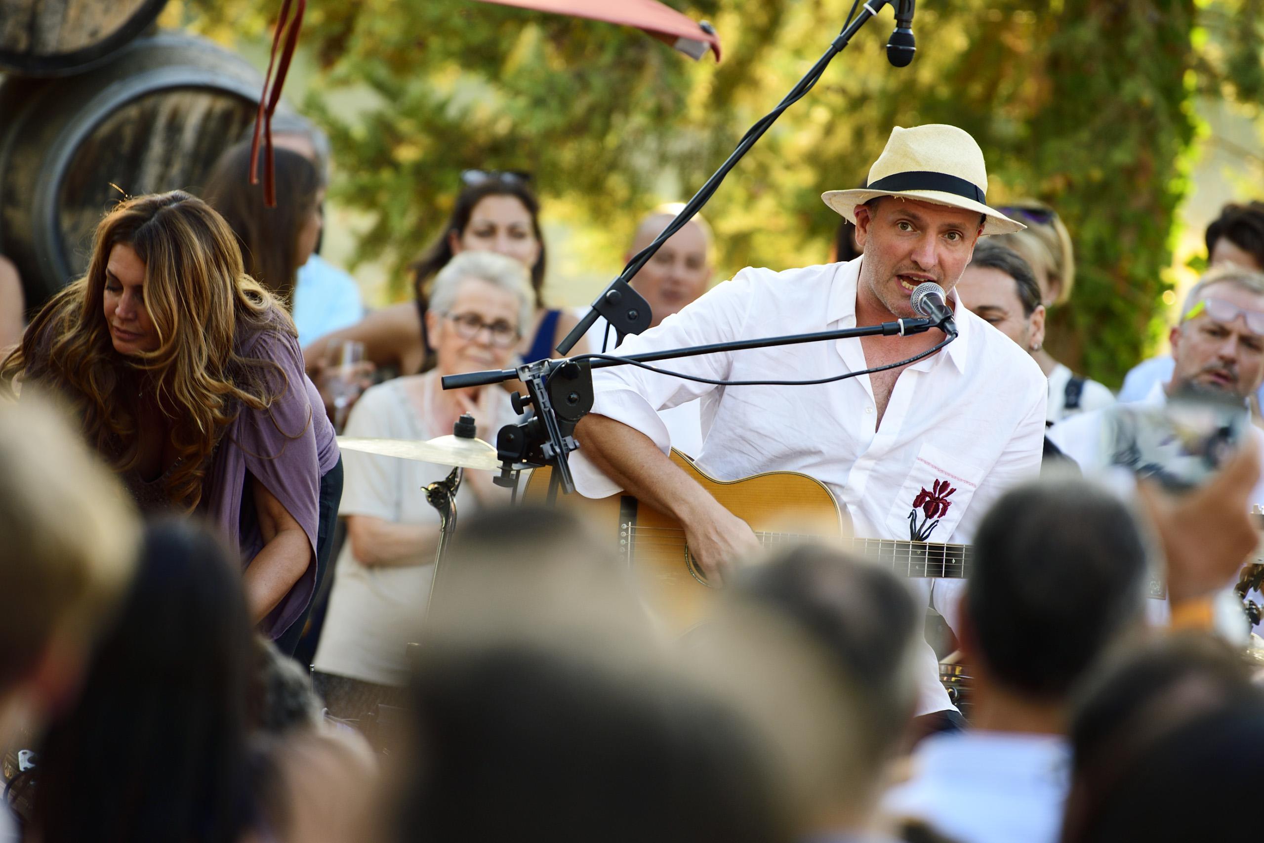 Nozze d'argento per Sting e Trudie alla festa d'estate nella tenuta Il ...