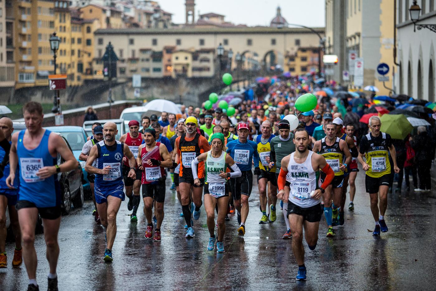 Firenze Marathon 2017, arrivo in volata tra pioggia e freddo • Nove da ...