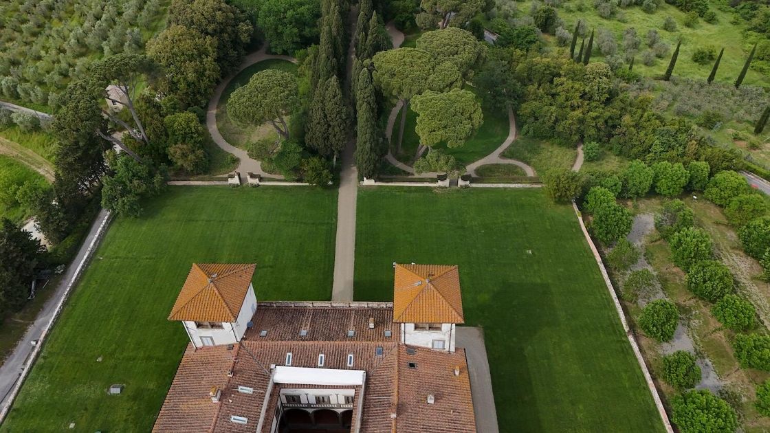 Villa Le Corti apre i suoi giardini • Nove da Firenze
