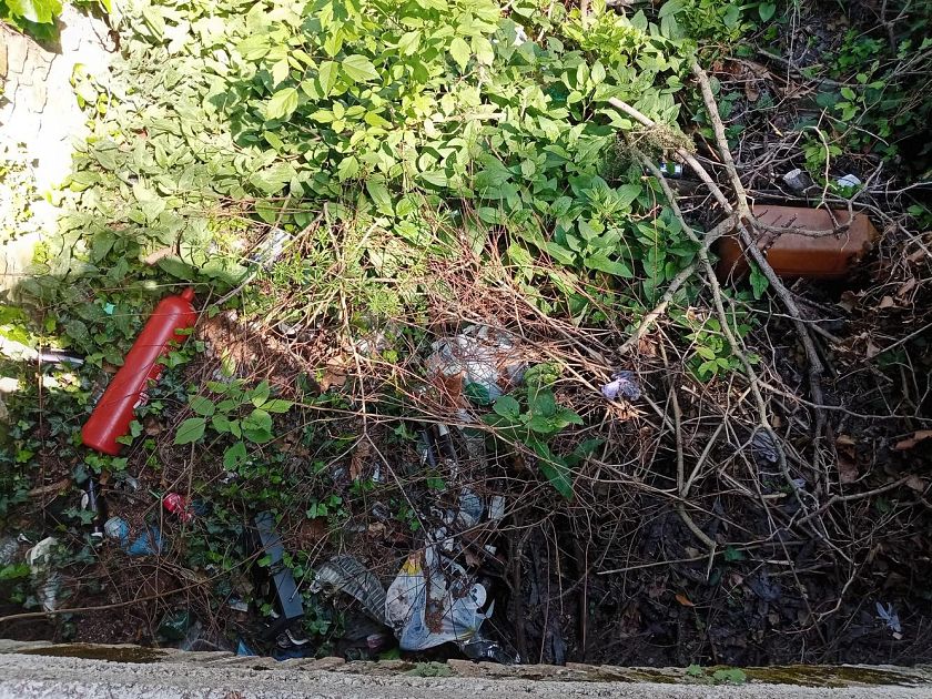 Discarica abusiva in Via della Chimera • Nove da Firenze