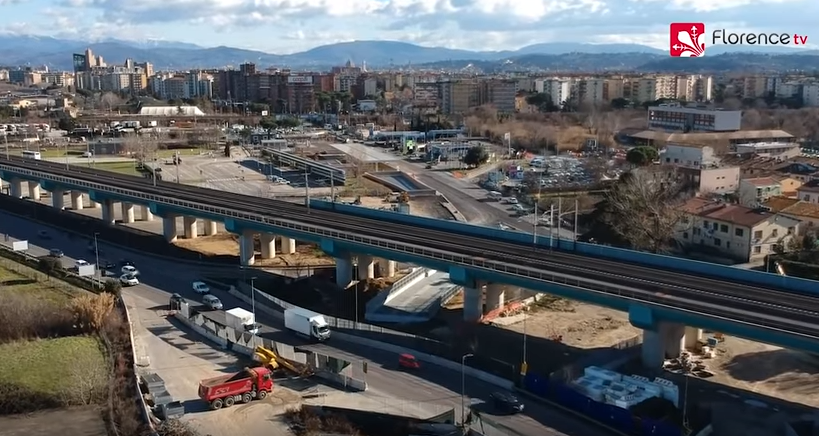 Linea T2: servizio limitato dopo l’incendio al ponte Hack • Nove da Firenze