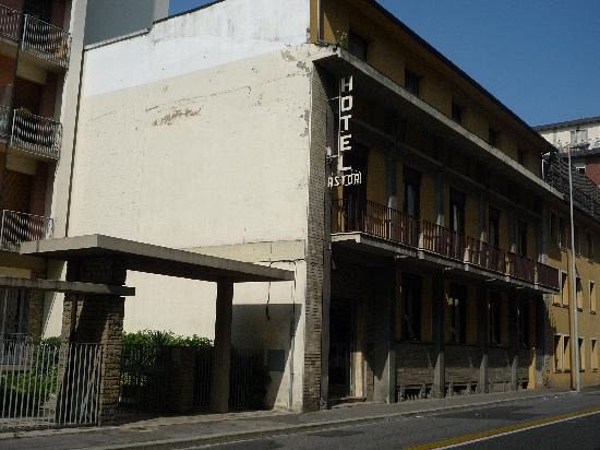 Via Toselli: aggredita la troupe di Fuori dal Coro • Nove da Firenze