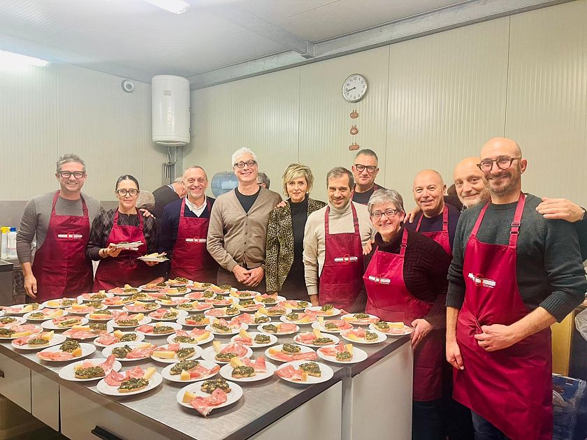 La Compagnia di Babbo Natale dona 100 assegni a famiglie in difficoltà • Nove da Firenze