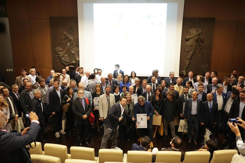 Oreno 2015 della Tenuta Sette Ponti ha vinto The Winesider Best Italian ...