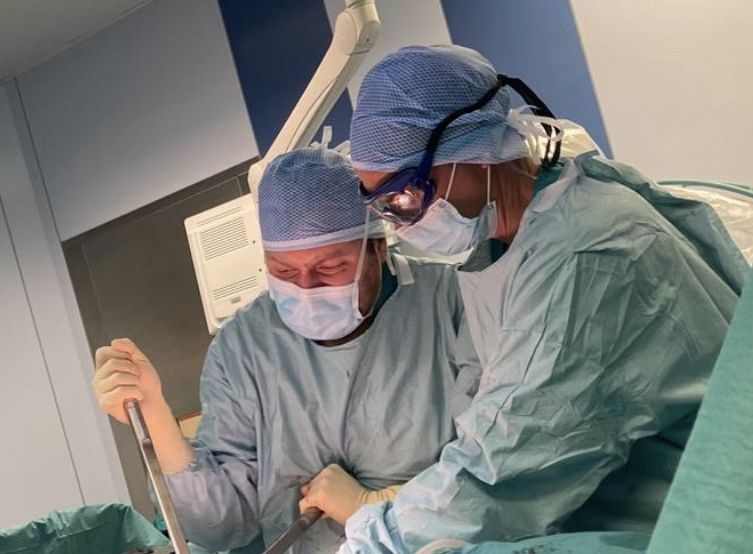 Angeli del bisturi: ok delicatissimo intervento sul midollo spinale ...