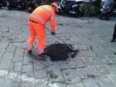 Via Bartolini, asfalto al posto delle pietre • Nove da Firenze
