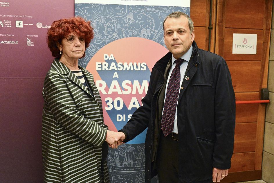 Festival d'Europa: una maxi torta per i 30 anni di Erasmus • Nove da ...
