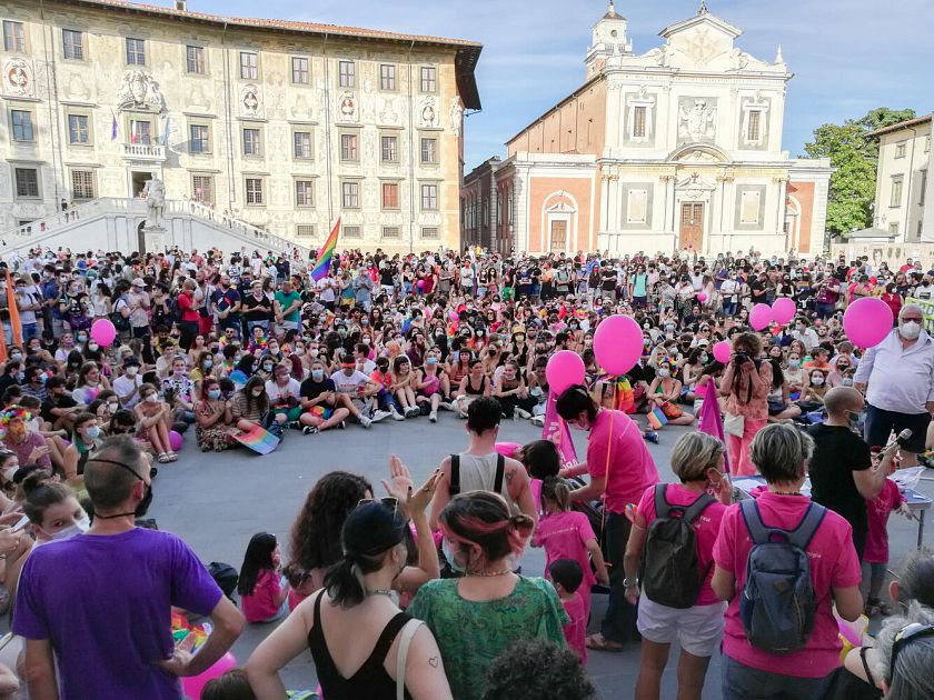 Toscana Pride: 5.000 nelle piazze toscane • Nove da Firenze