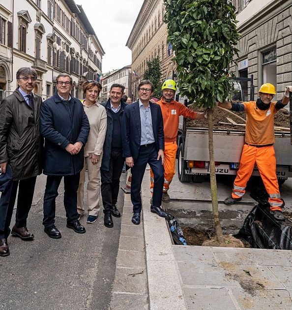 Via Cavour la strada degli aranci • Nove da Firenze