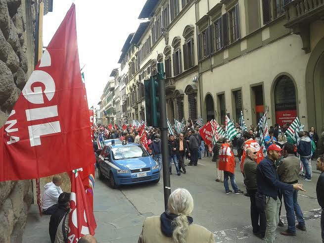 Guess Firenze verso la Svizzera? A rischio 90 posti di lavoro • Nove da ...